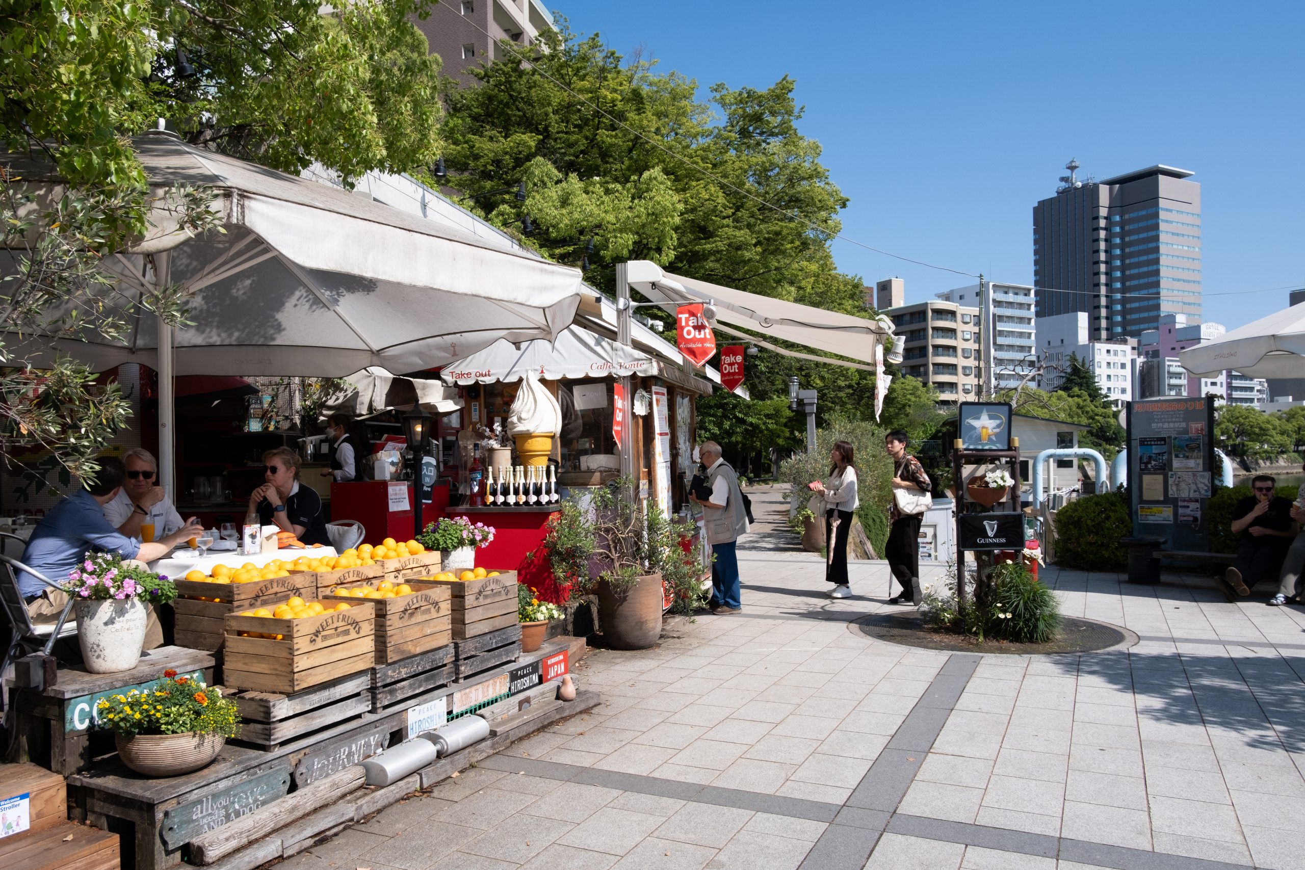 Caffé Ponte: A Riverside Cafe with Vegan Options in Hiroshima